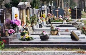 Loculo al cimitero: quali sono i costi e qual è la prassi per averlo